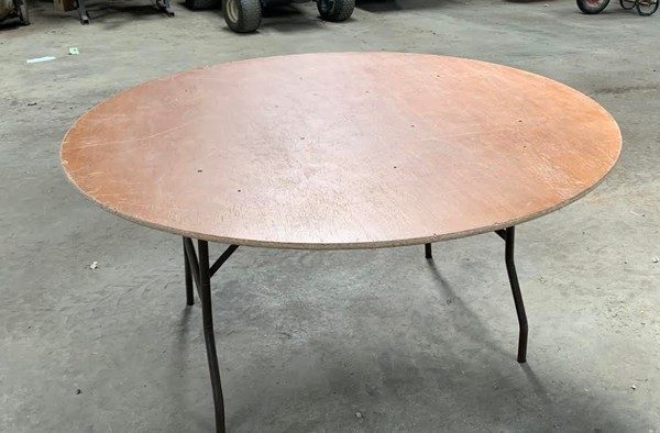 Secondhand Chairs and Tables | Round Tables with Folding Legs