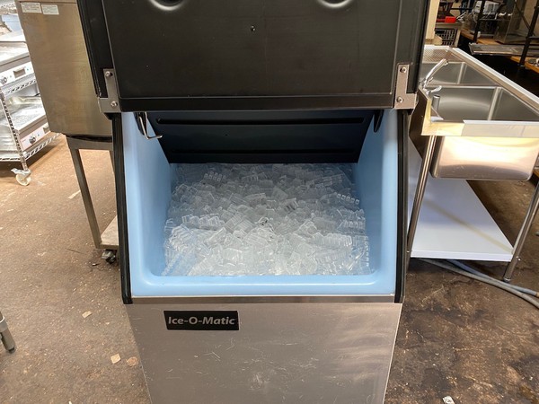 Secondhand Pub Equipment | Ice Machines | Ice-O-Matic 137kg Output Ice ...