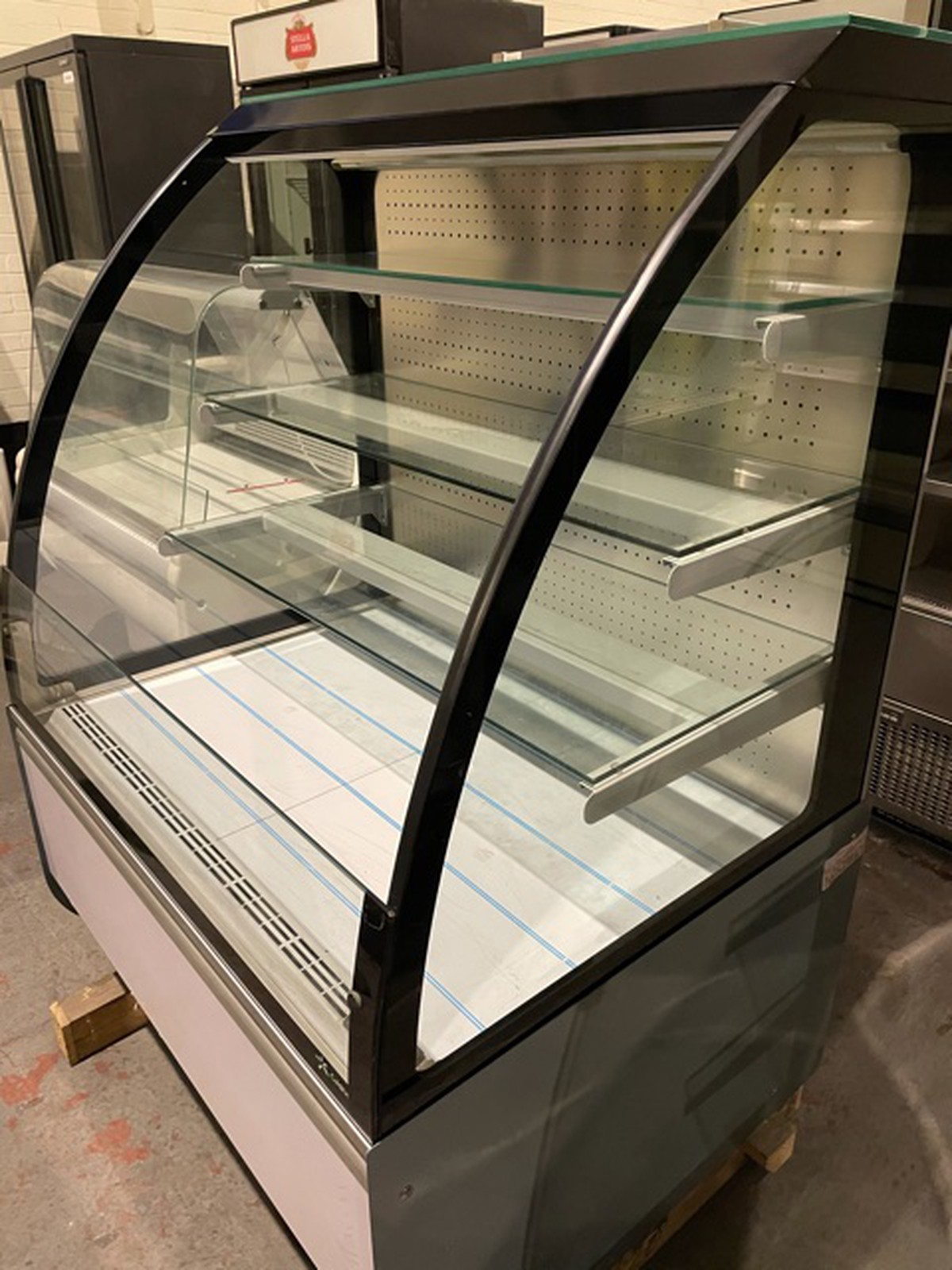 Secondhand Catering Equipment | Patisserie and Cake Displays | 1M Open ...