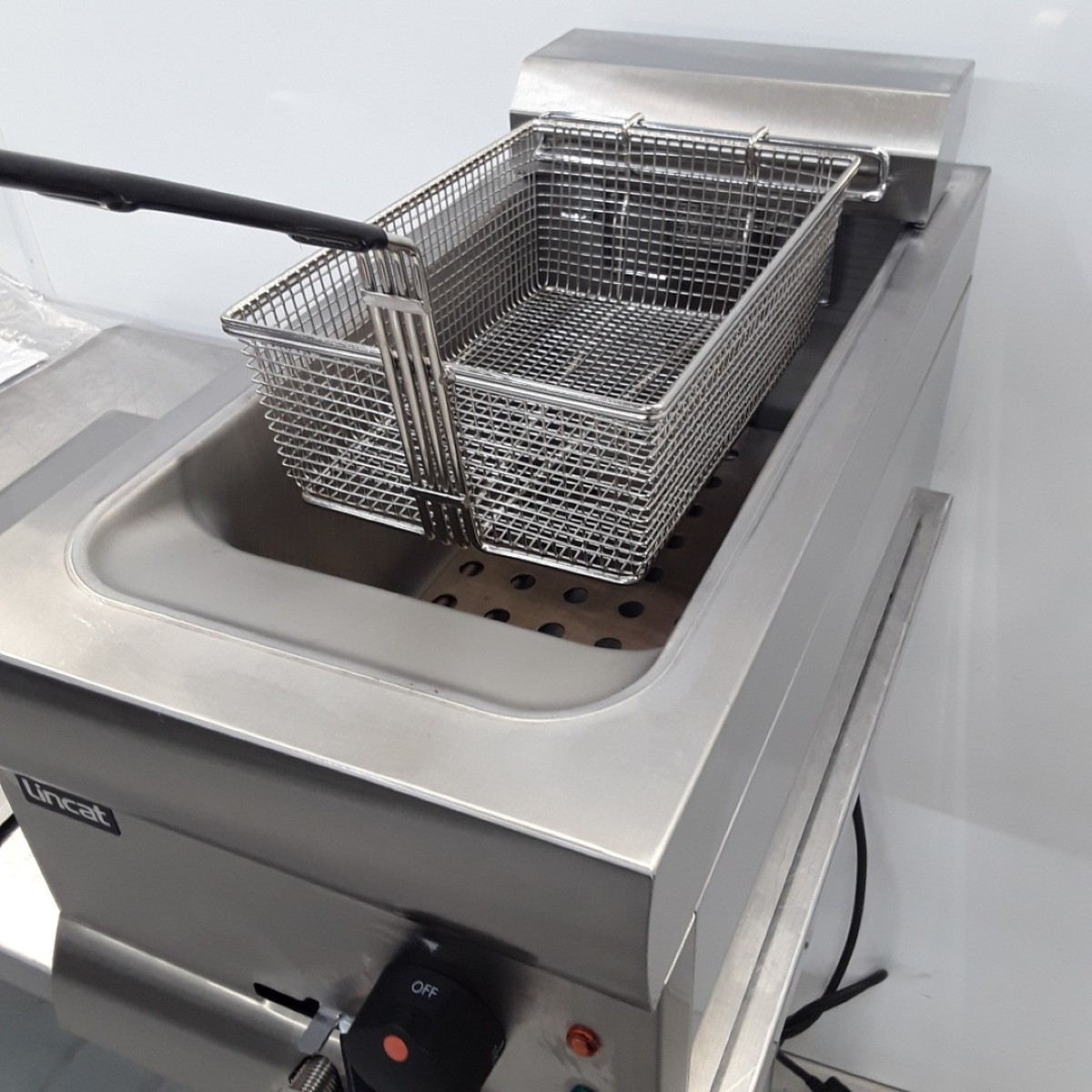 Secondhand Catering Equipment | Electric Fryers | New B Grade Lincat ...