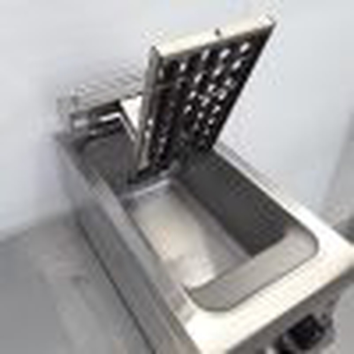 Secondhand Catering Equipment | Electric Fryers | New B Grade Lincat ...