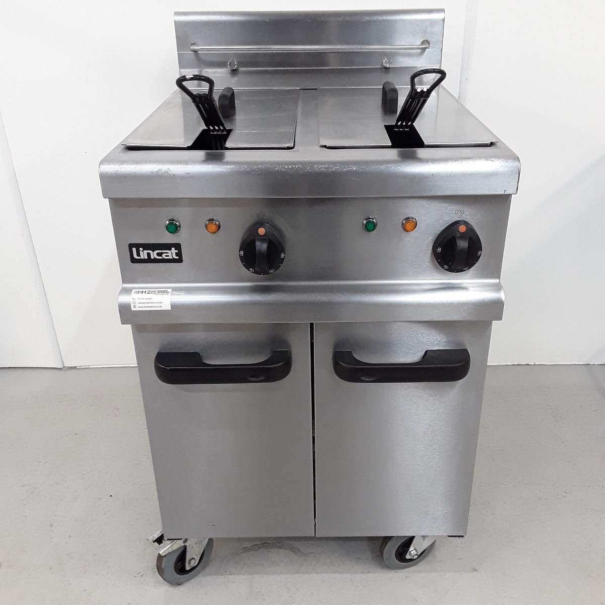 Secondhand Catering Equipment | Electric Fryers | Lincat Double ...