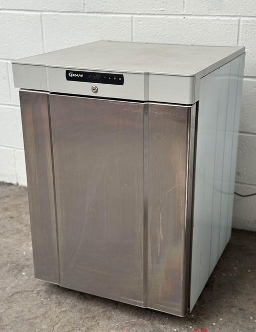 Secondhand Chairs and Tables | Gram - Compact F210